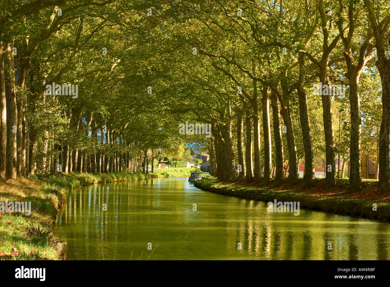 CANAL DU MIDI IN TREBES LANGUEDOC FRANCE Stock Photo - Alamy