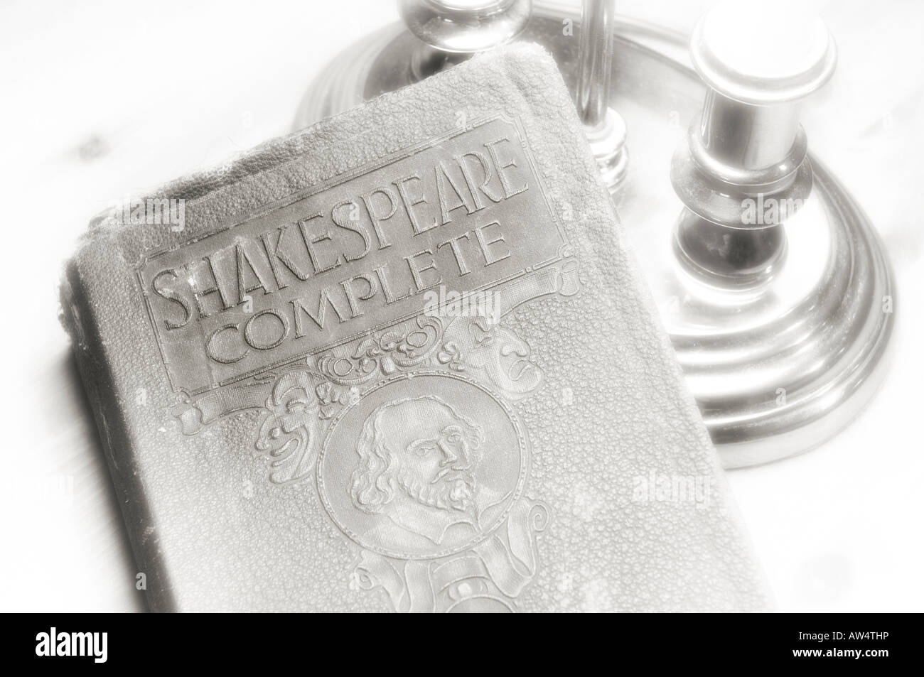 William shakespeare book cover hi-res stock photography and images - Alamy