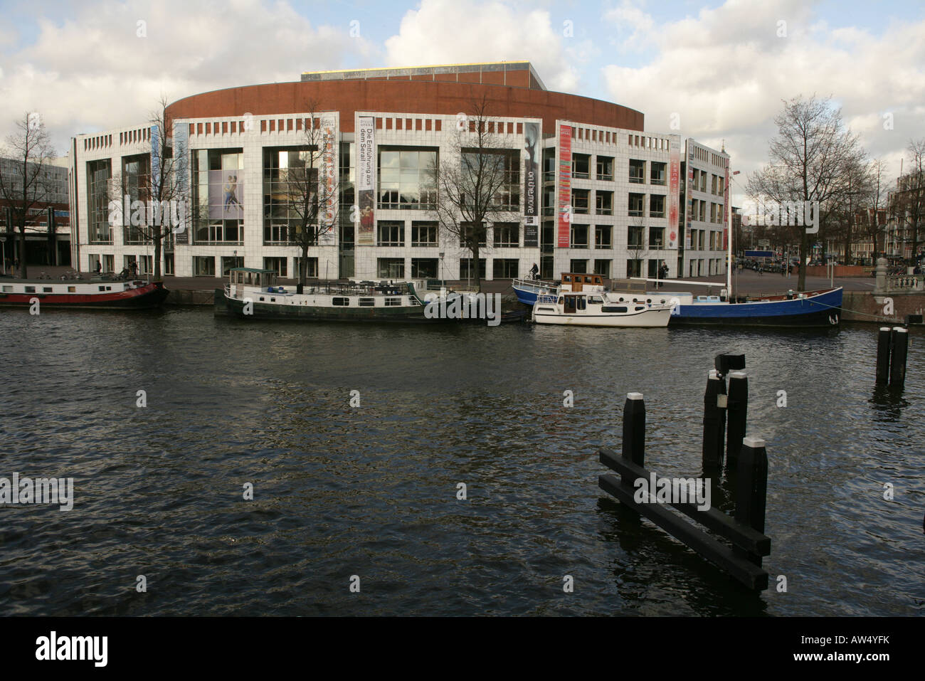 The Stopera building complex houses both the city hall and the ...