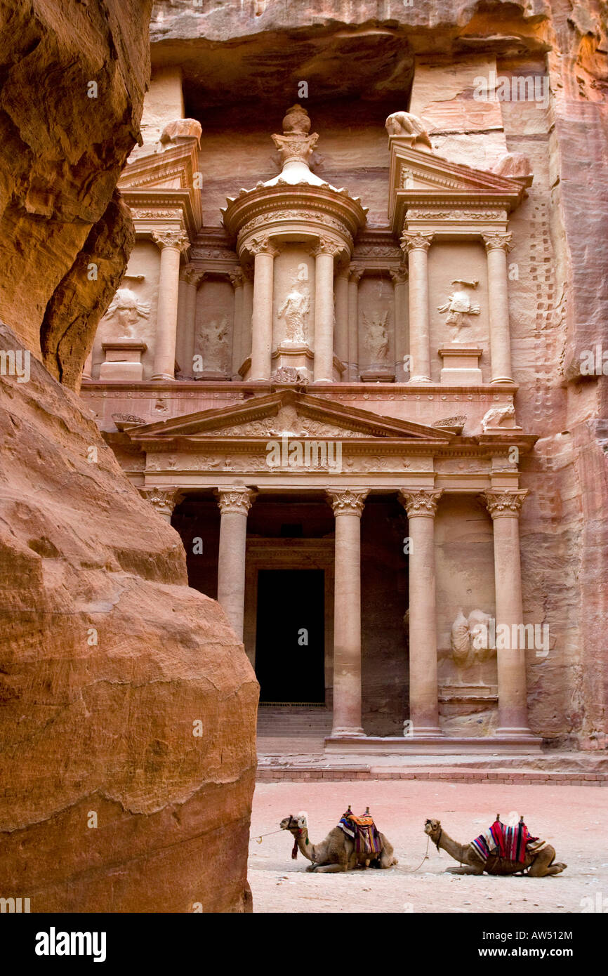 the Treasury building in Petra Jordan Stock Photo - Alamy