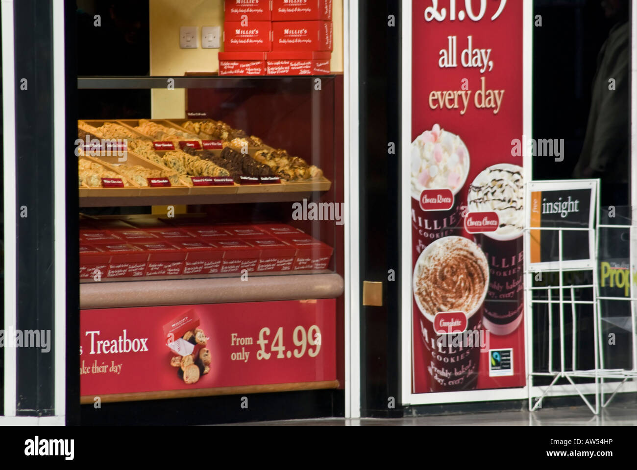 Cake Pastry stall Station Concourse Stock Photo - Alamy