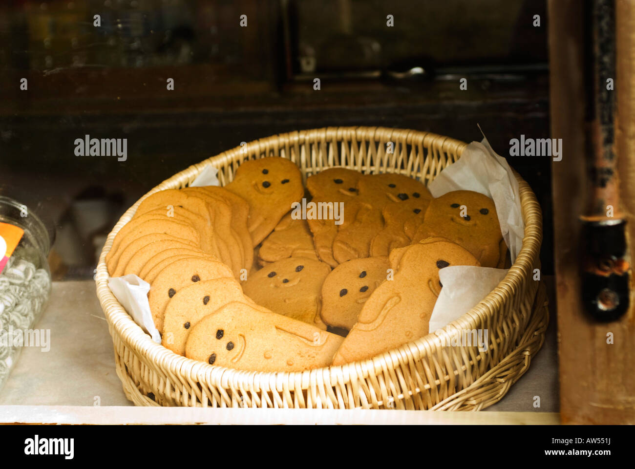 Gingerbread men in the window of an Artisan Baker Stock Photo - Alamy