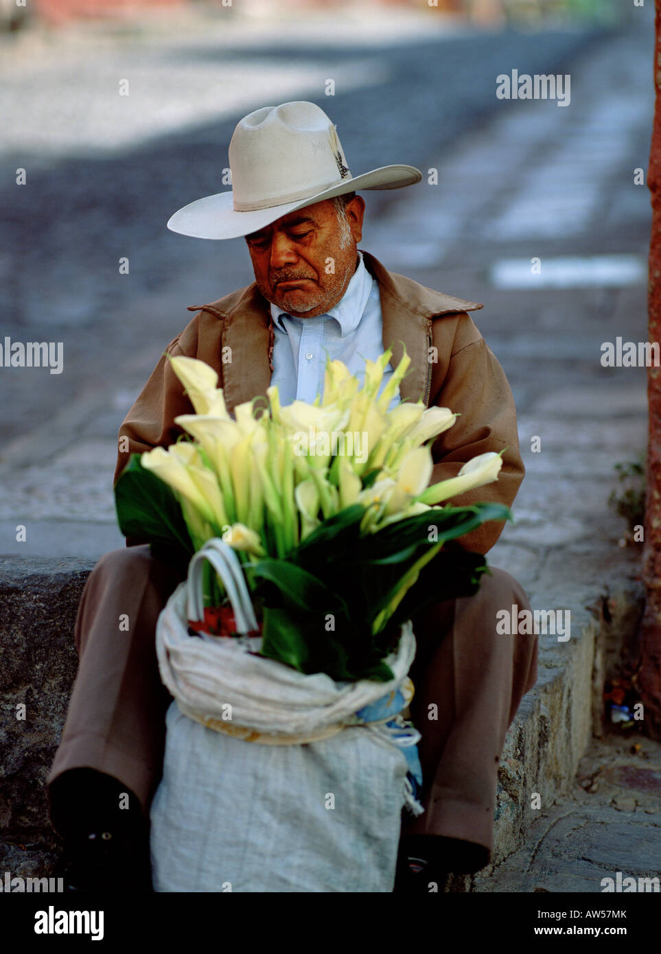 local man selling flowers in San Miguel de Allende Stock Photo - Alamy