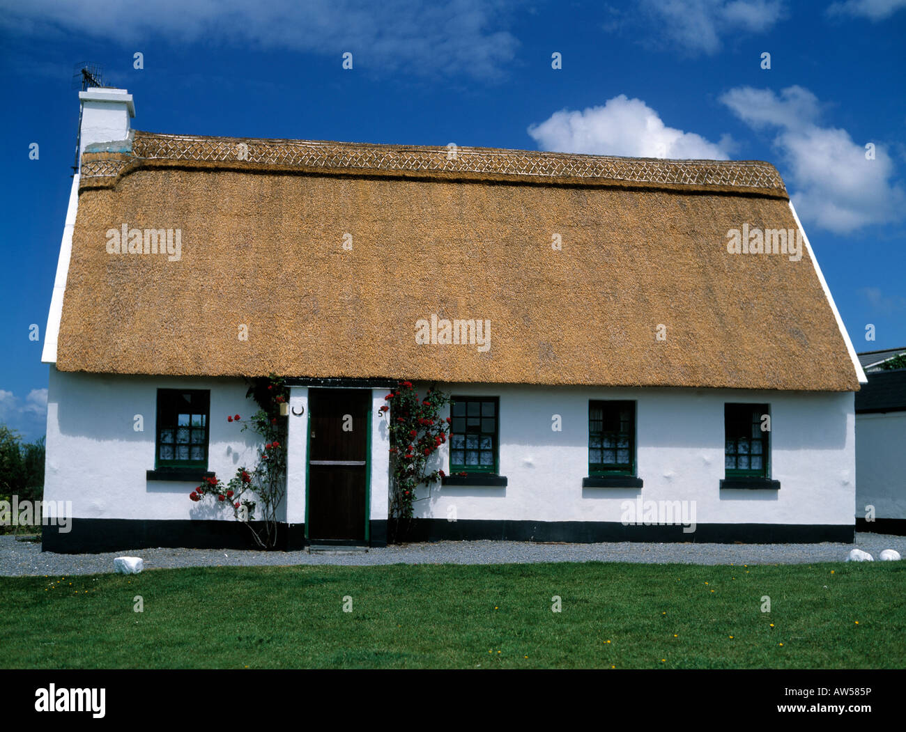 thatched house in irelands landscape Stock Photo - Alamy