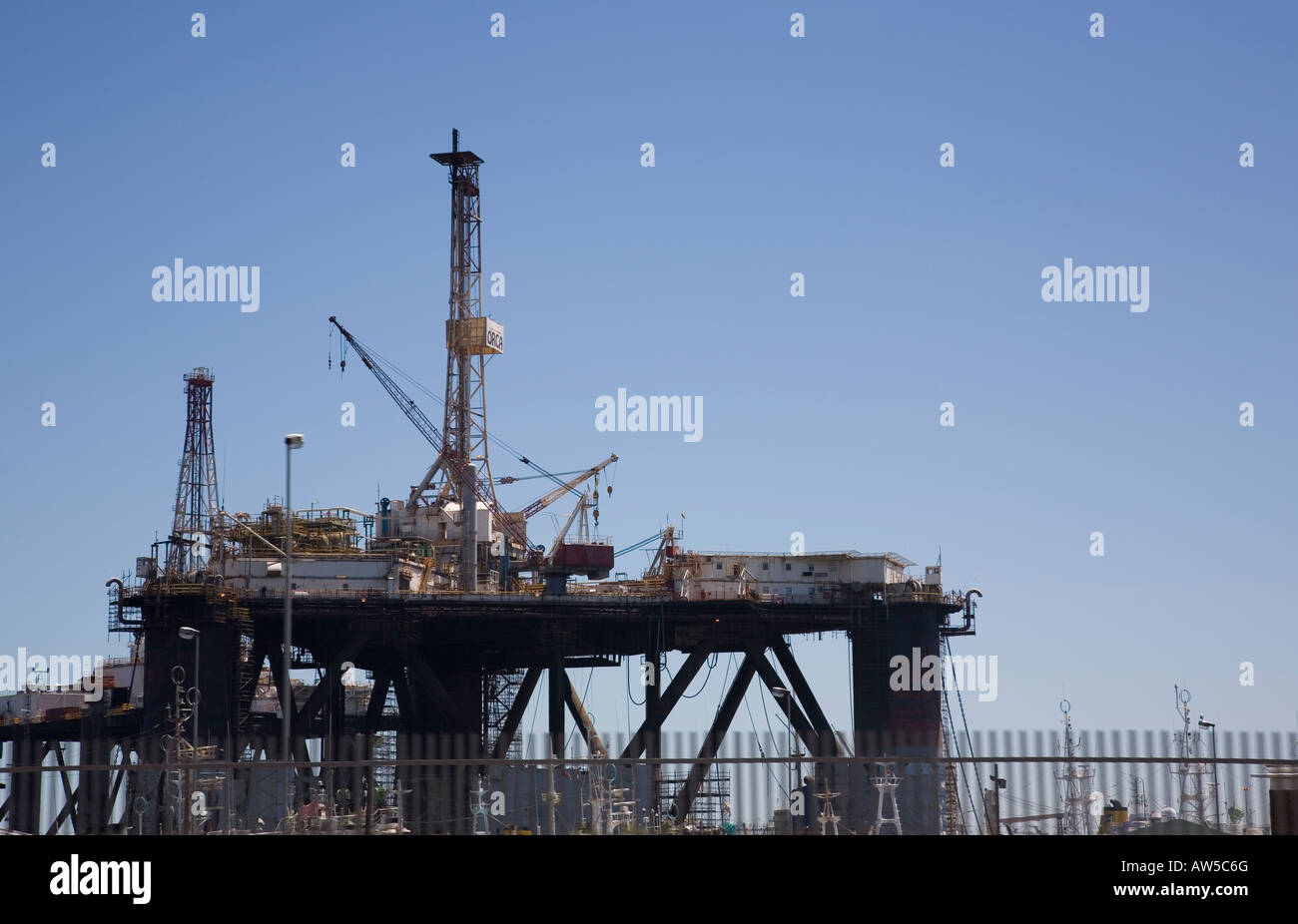 Oil rig cape town hi-res stock photography and images - Alamy