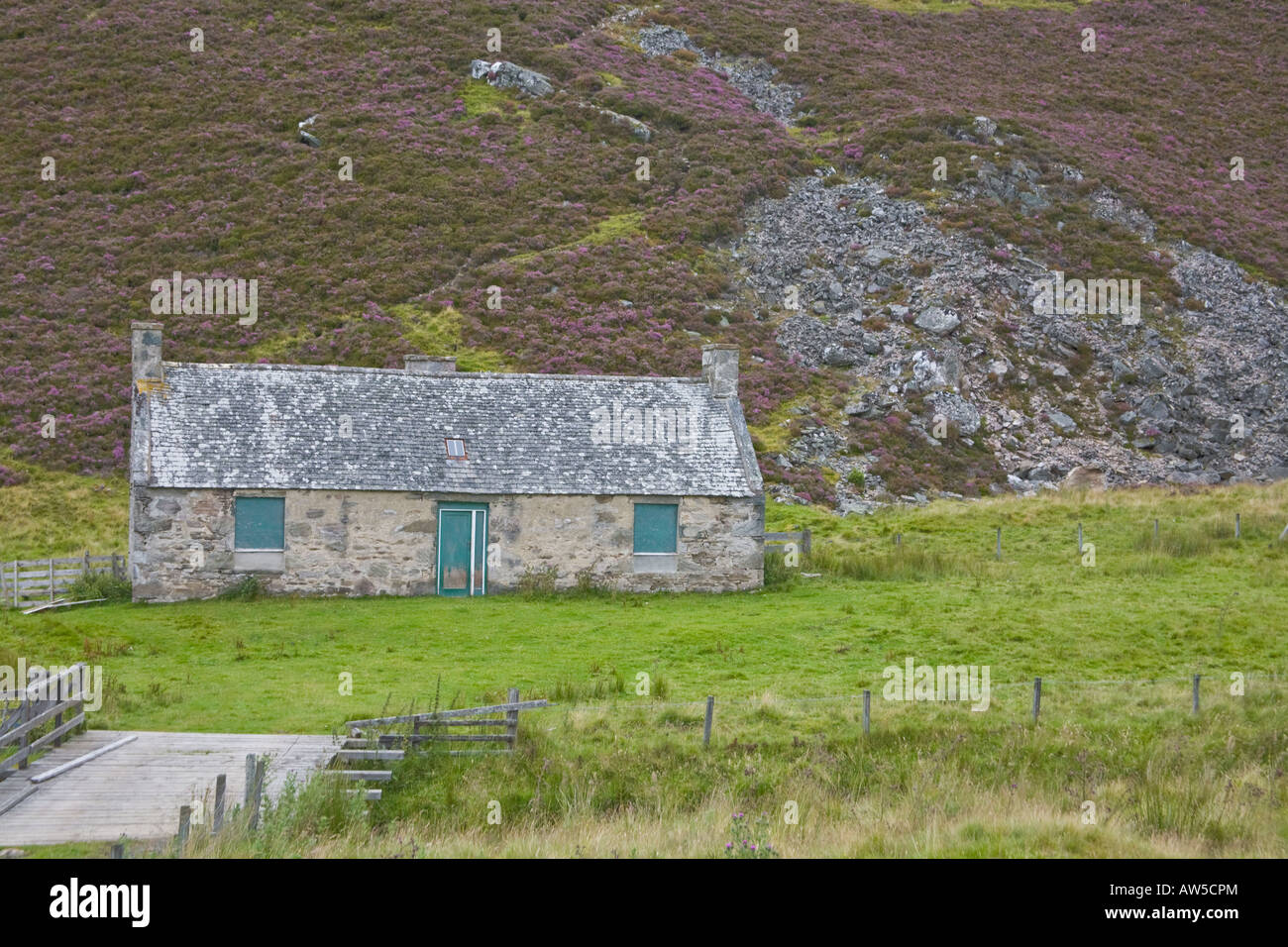 Ruined croft in highlands scotland hi-res stock photography and images ...