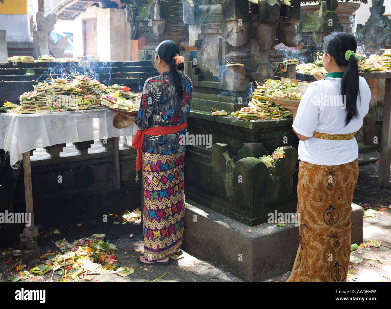 Local People Making Offerings At A Hindu Temple In Ubud Bali Indonesia ...