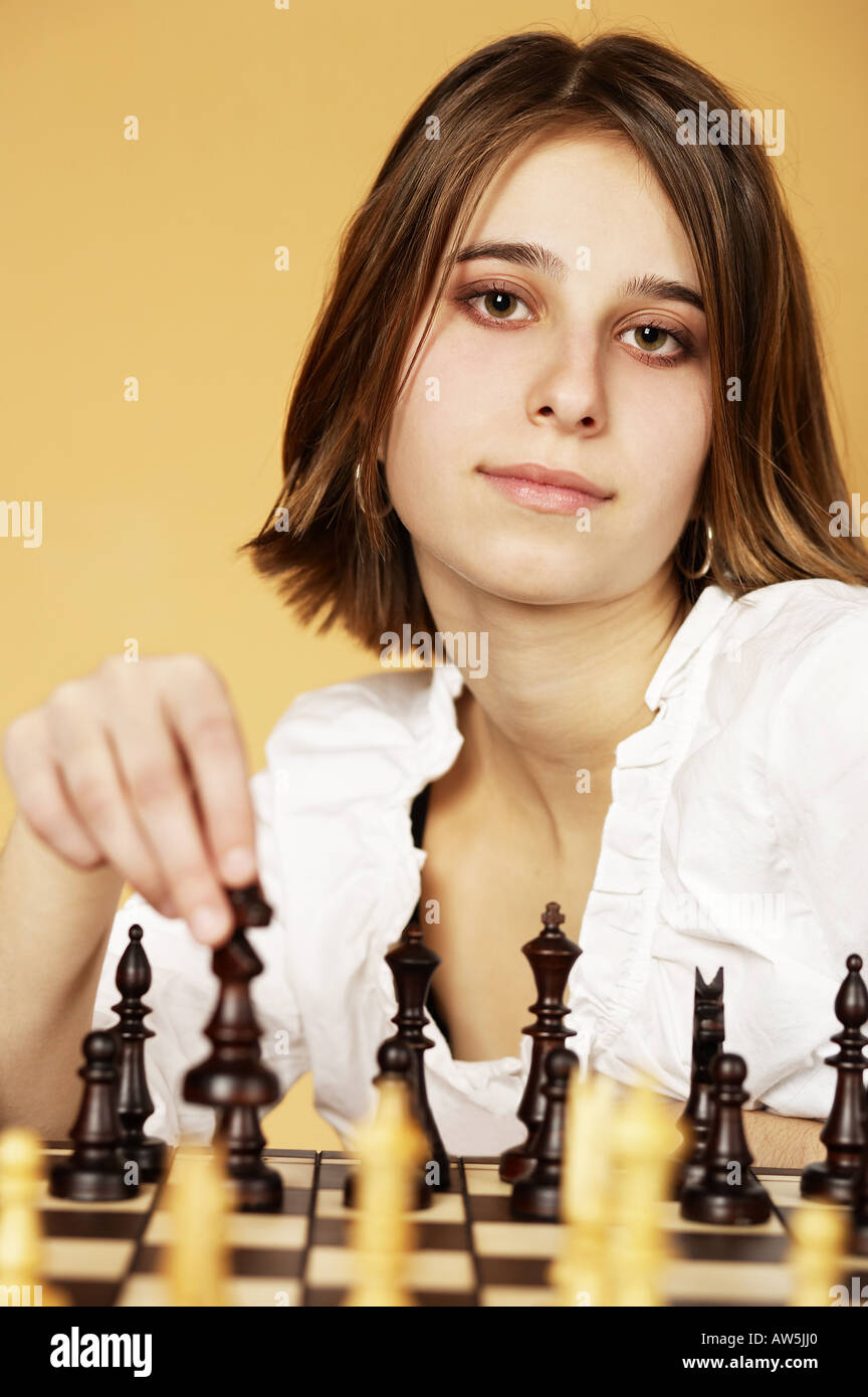 Teenage girls playing chess hi-res stock photography and images - Alamy