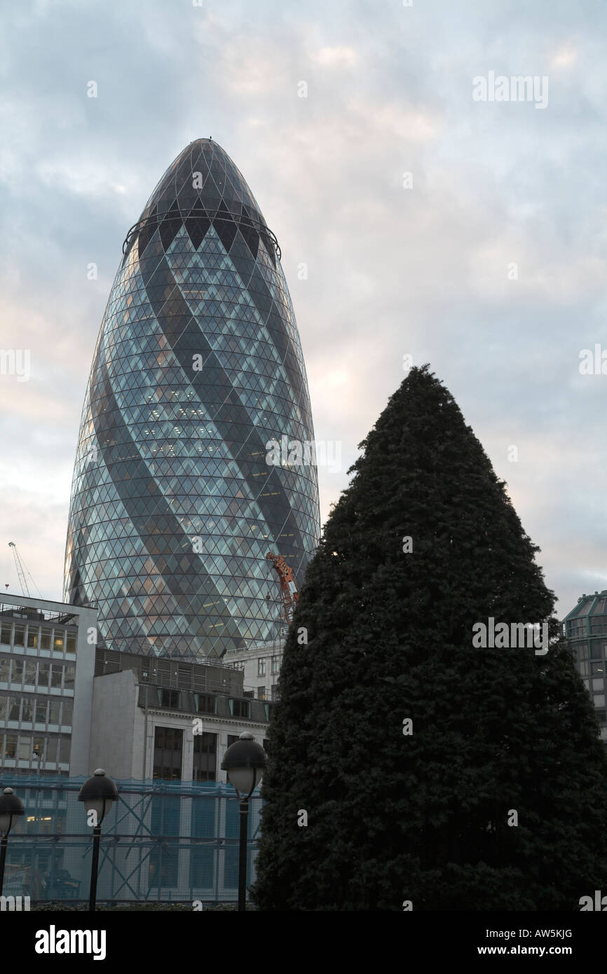 Gherkin shaped building hi-res stock photography and images - Alamy