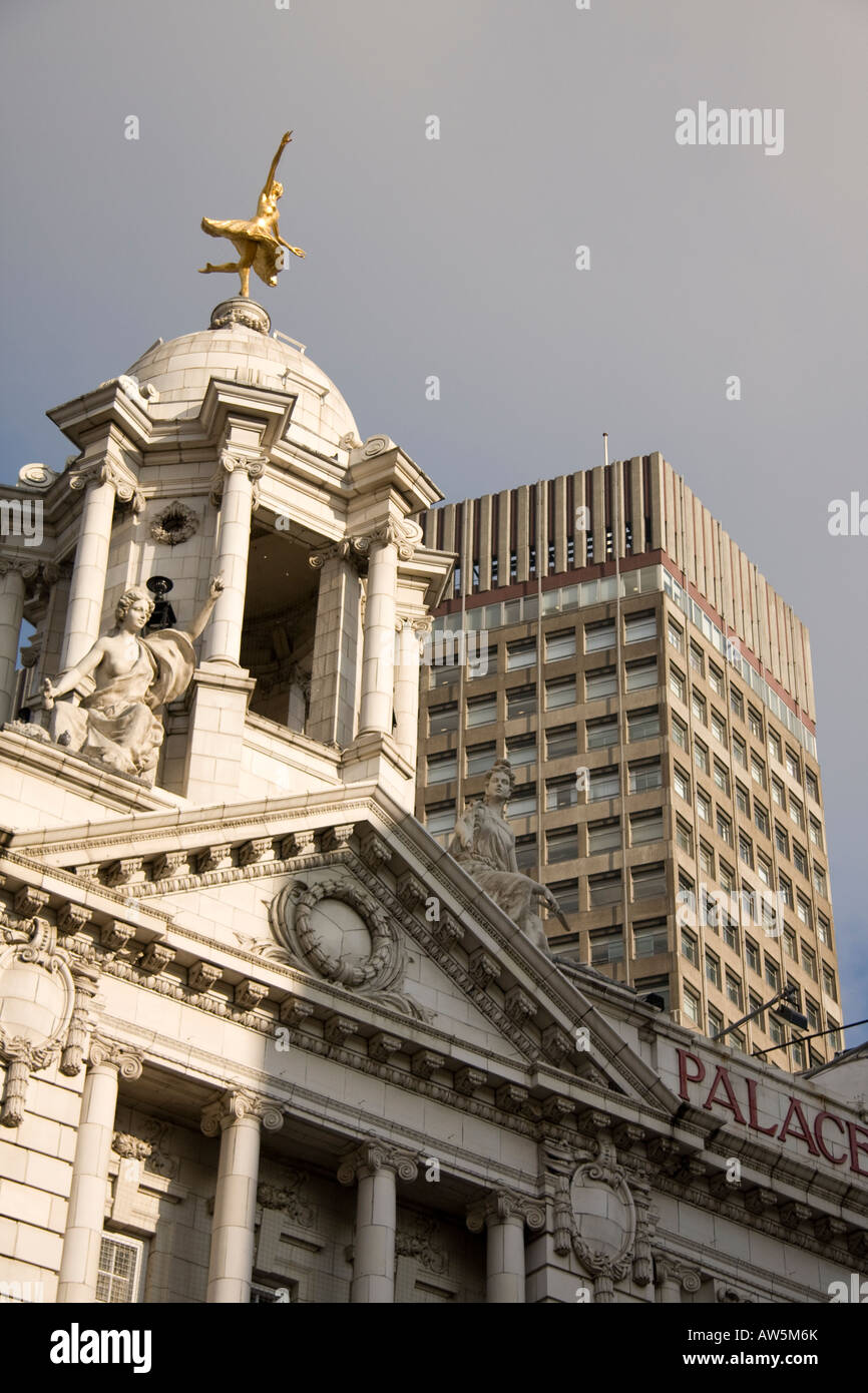 Victoria palace theatre victoria london hi-res stock photography and images - Alamy