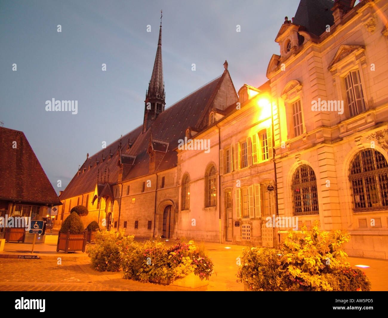 Beaune town france hospital hi-res stock photography and images - Alamy