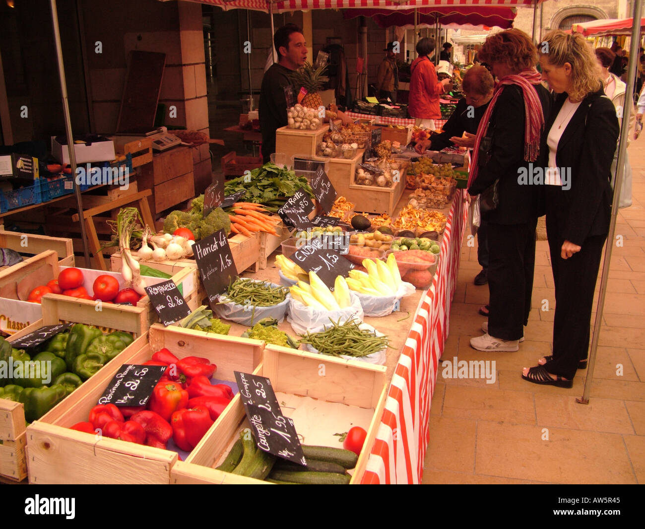 Food market beaune burgundy france hi-res stock photography and images ...