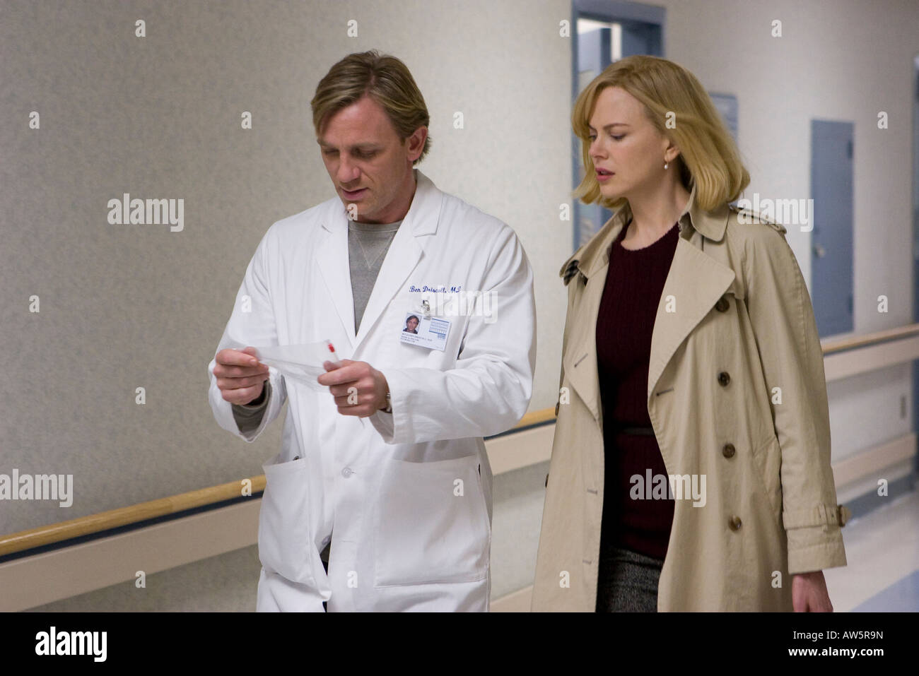 The invasion daniel craig hi-res stock photography and images - Alamy