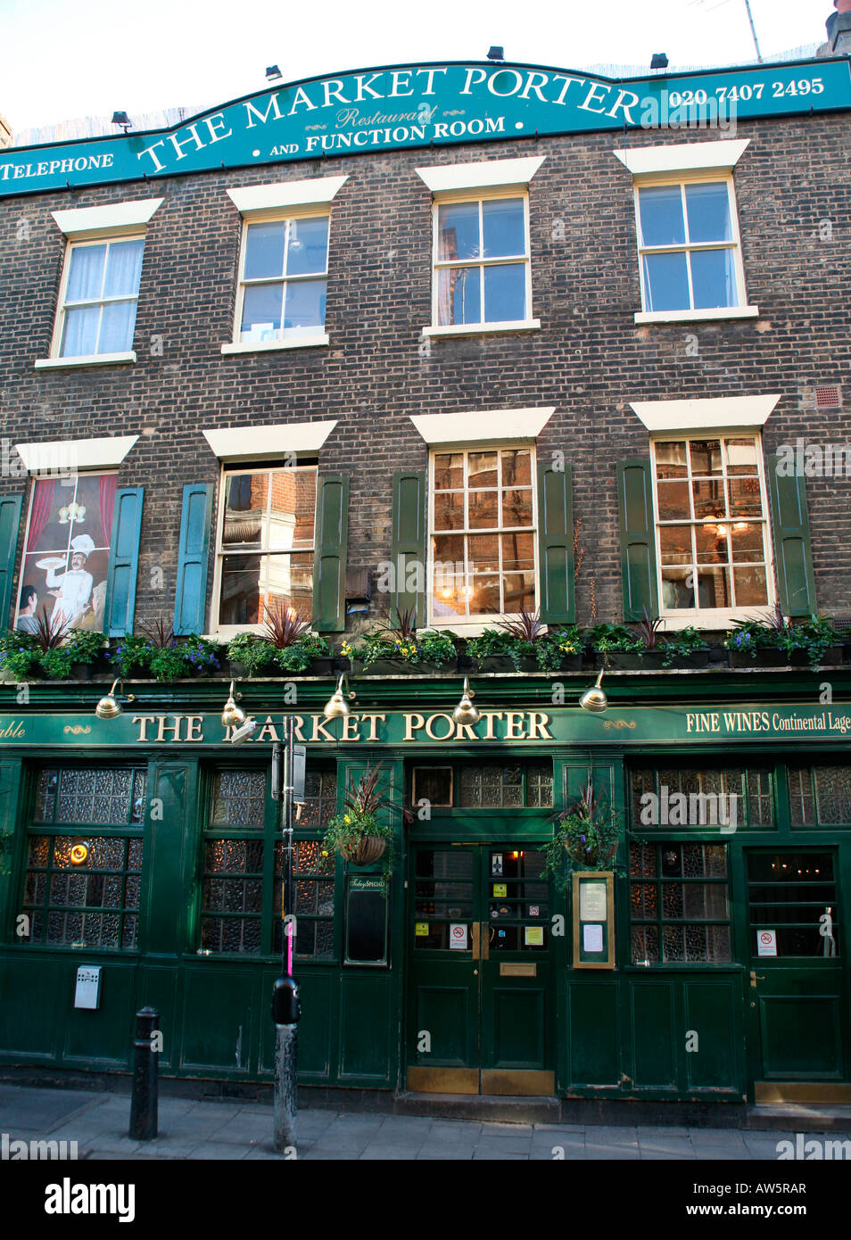 Market porter hi-res stock photography and images - Alamy