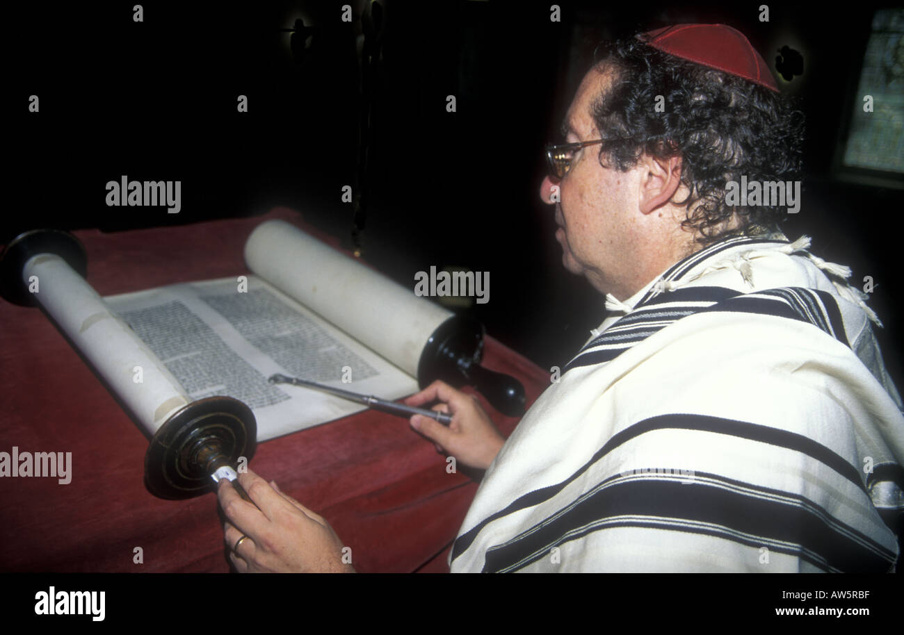 Rabbi with torah scroll hi-res stock photography and images - Alamy