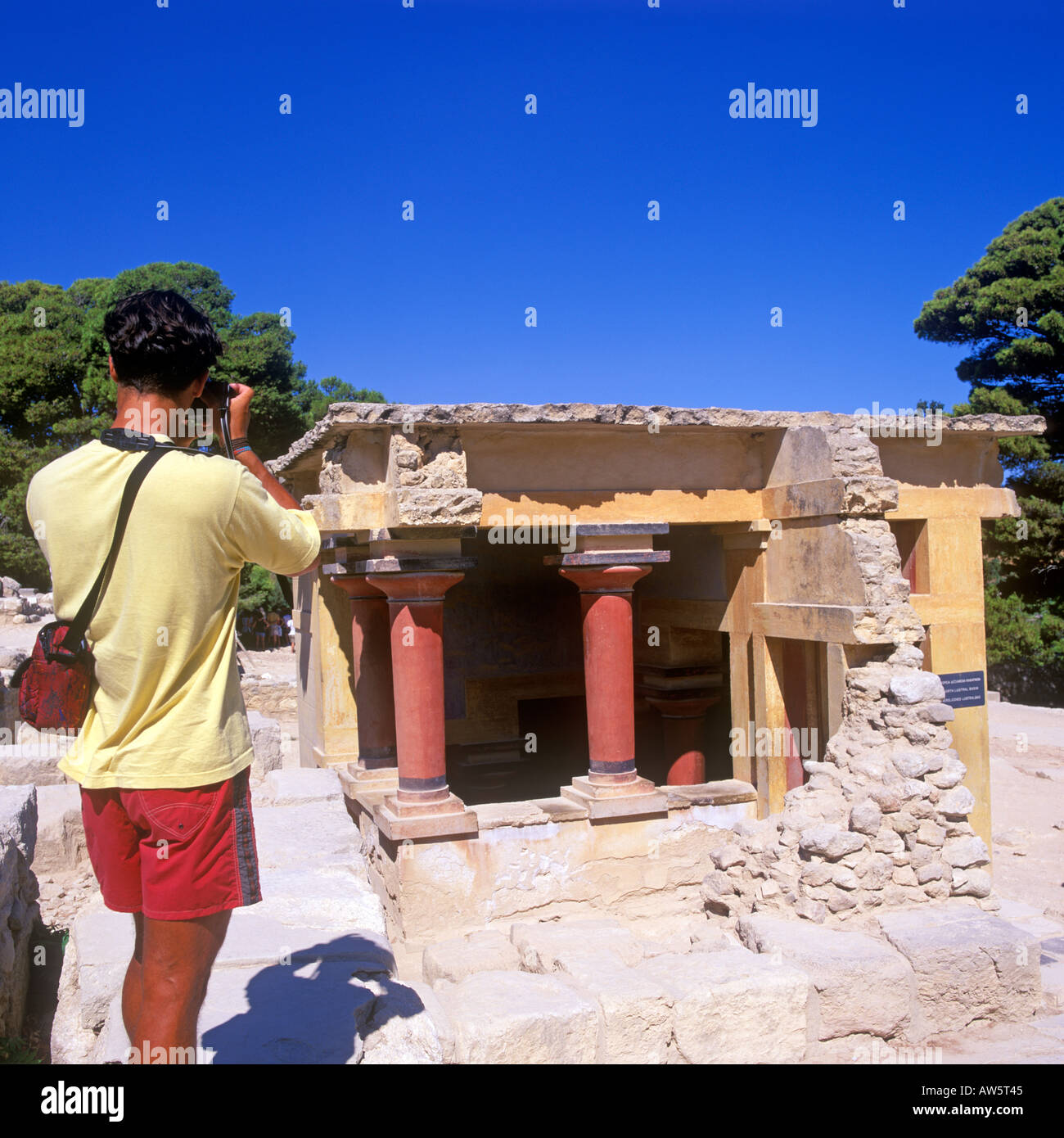 TOURIST PHOTOGRAPHING ANCIENT KNOSSOS CRETE Stock Photo - Alamy