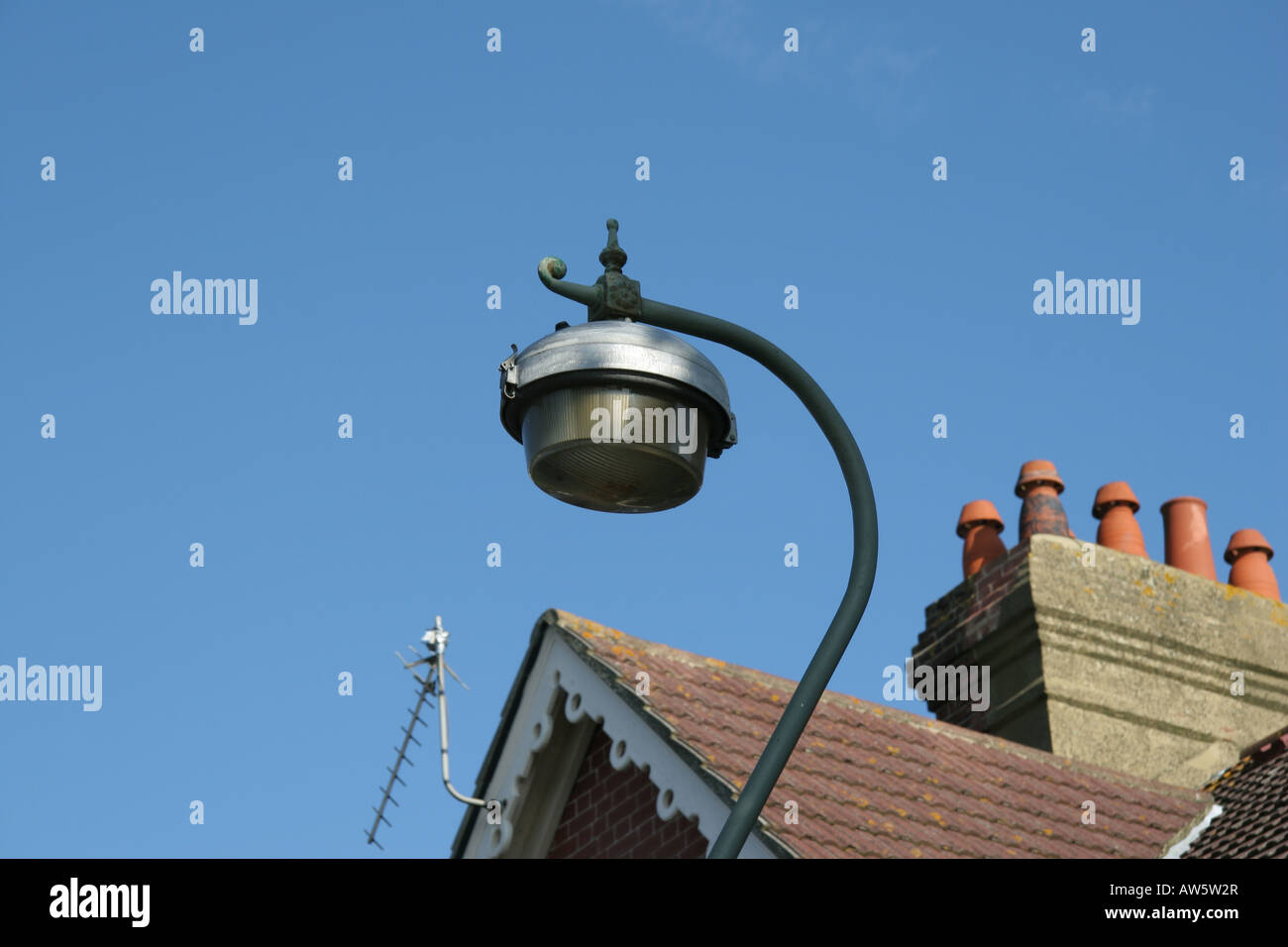 Vintage street lamp with roof in background Stock Photo - Alamy