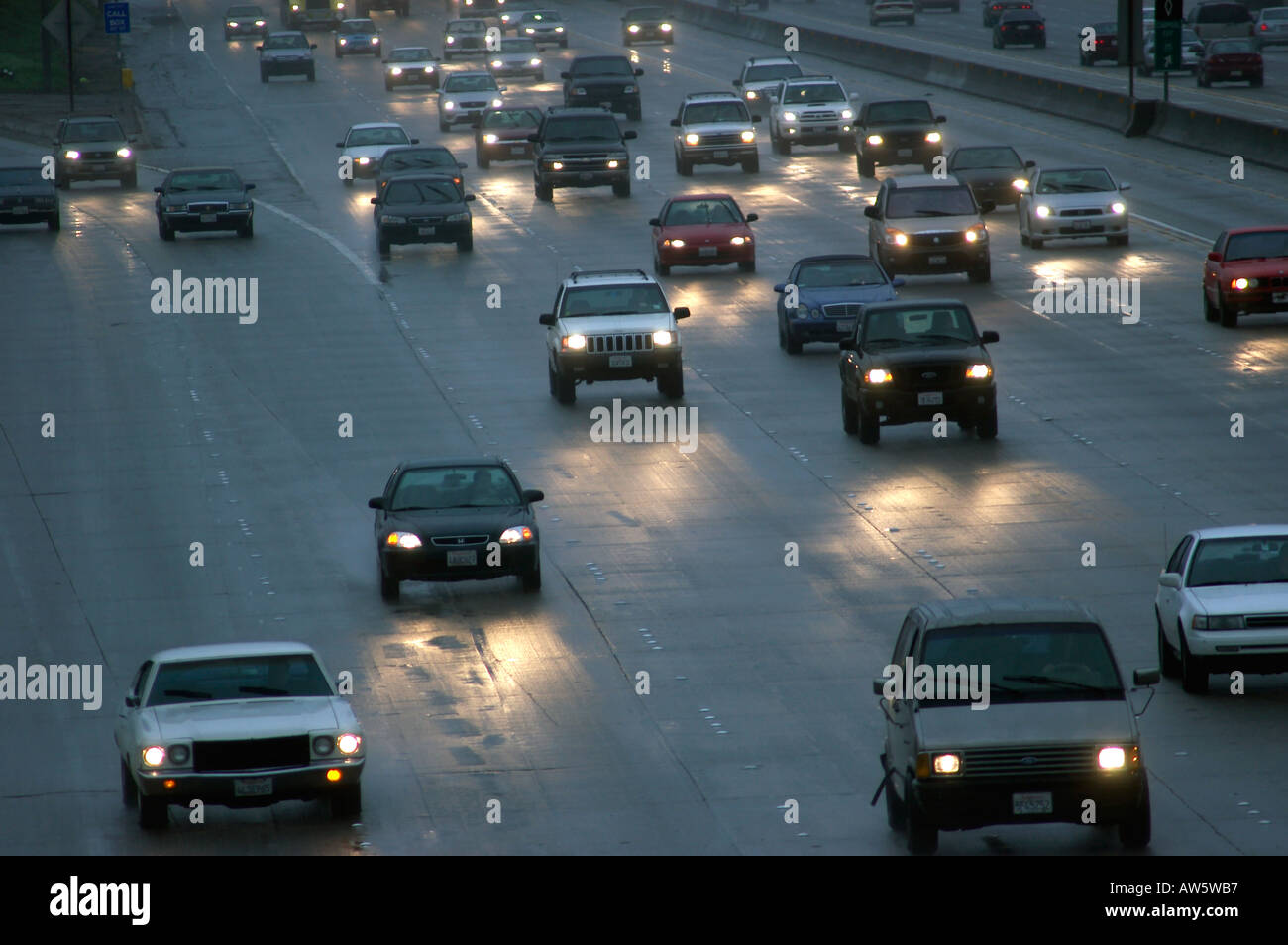 wet freeway traffic Stock Photo - Alamy