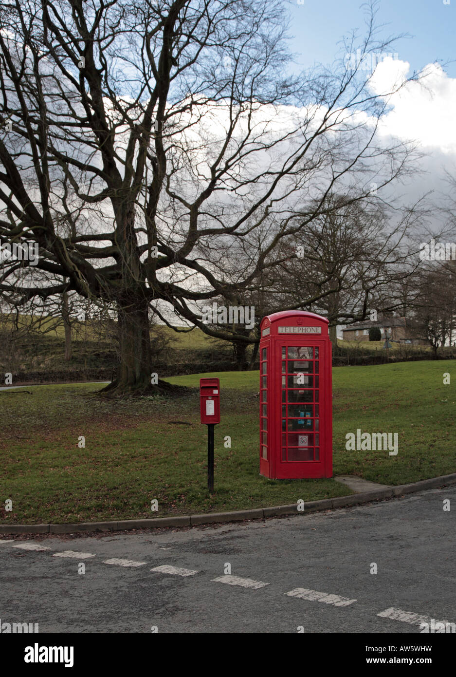 Telephone box and post box hi-res stock photography and images - Alamy