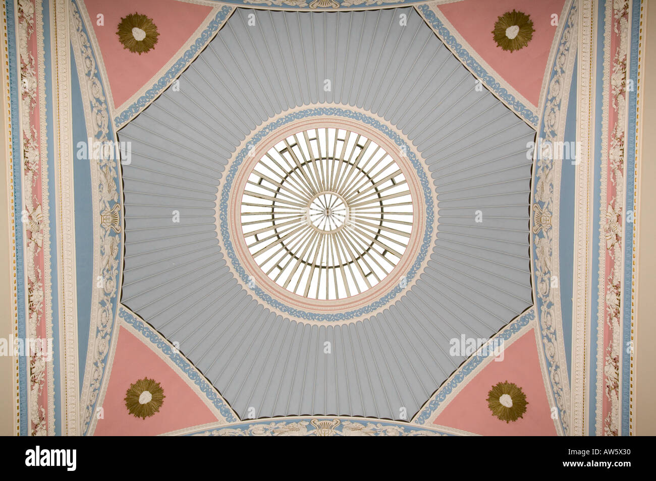 Circular plaster relief hi-res stock photography and images - Alamy