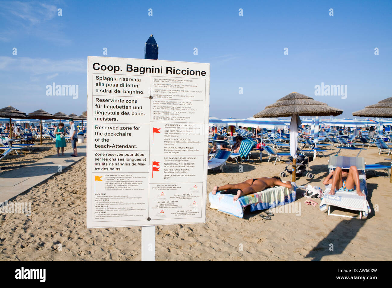 Rimini beach crowded hi-res stock photography and images - Alamy