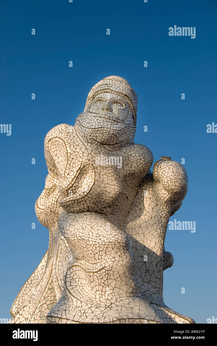 memorial statue to Captain Scott in cardiff bay Stock Photo - Alamy