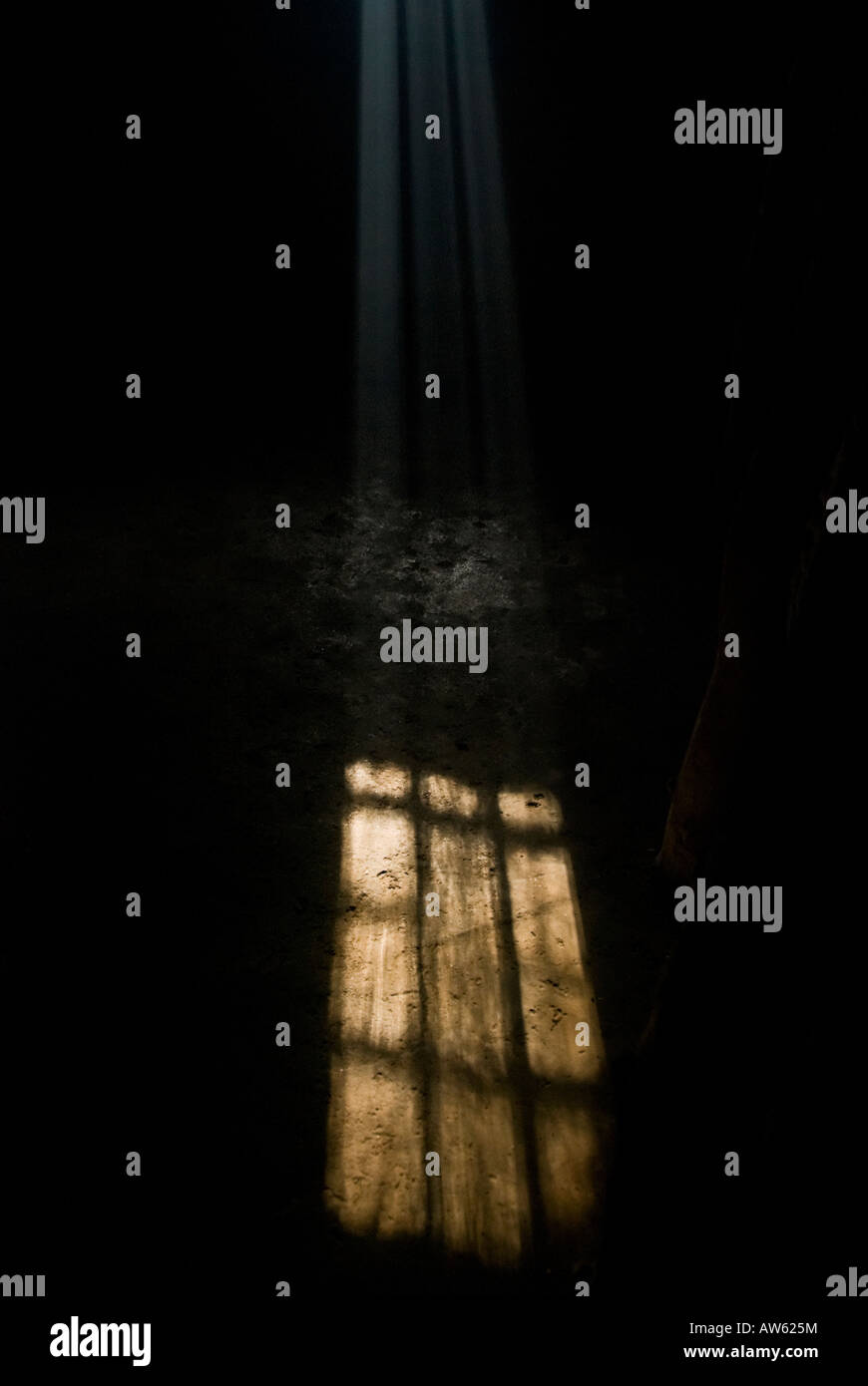 Smoke filled room hi-res stock photography and images - Alamy