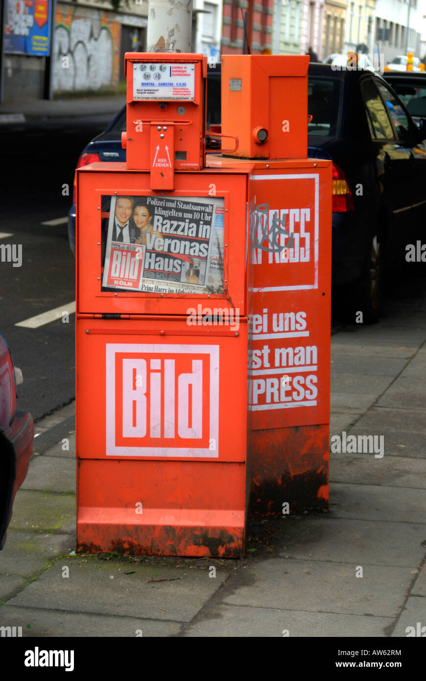 Magazine vending machine hi-res stock photography and images - Alamy