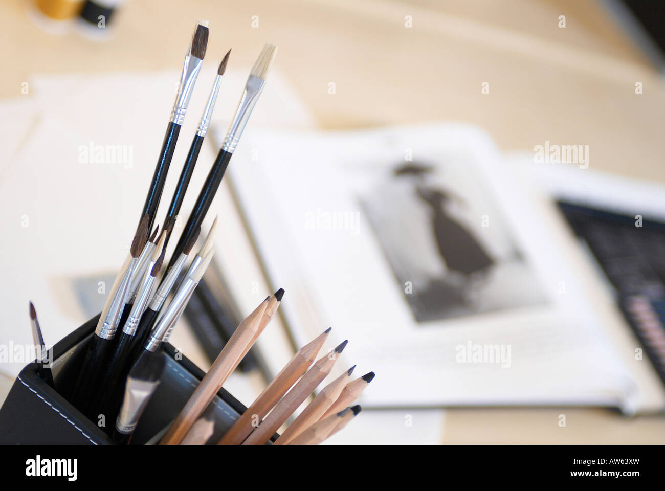 Artists pencil sketch hi-res stock photography and images - Alamy