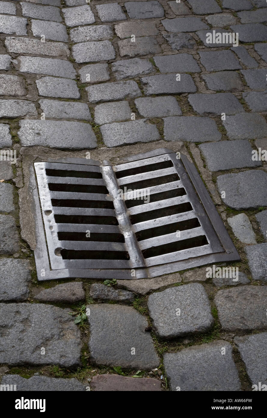 Regular grating hi-res stock photography and images - Alamy