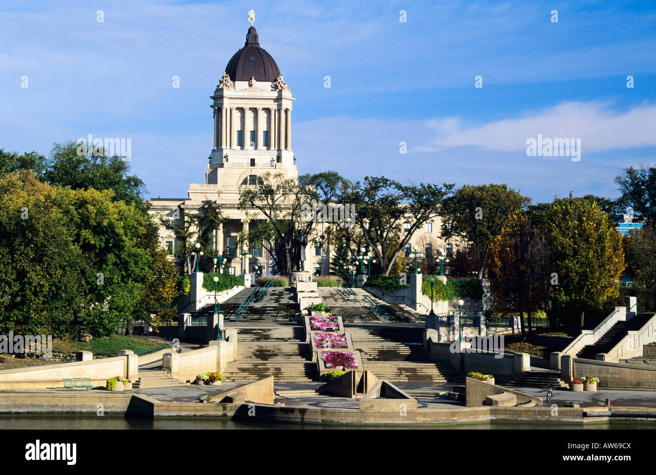 Manitoba legislative building winnipeg hi-res stock photography and ...