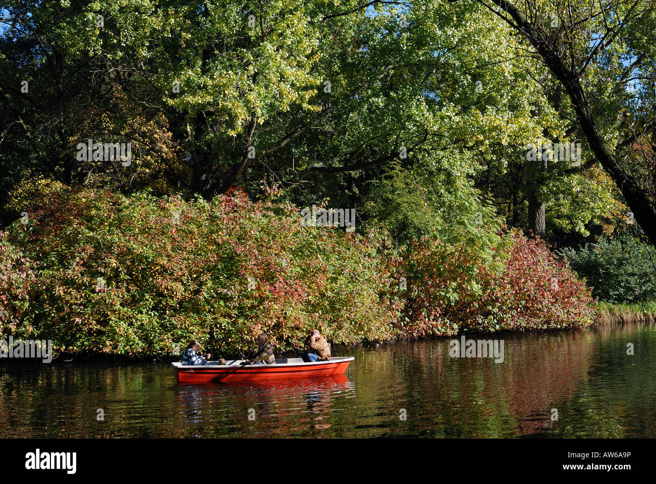 A rowing boat with adult and children in the Tiergarten park, Berlin ...