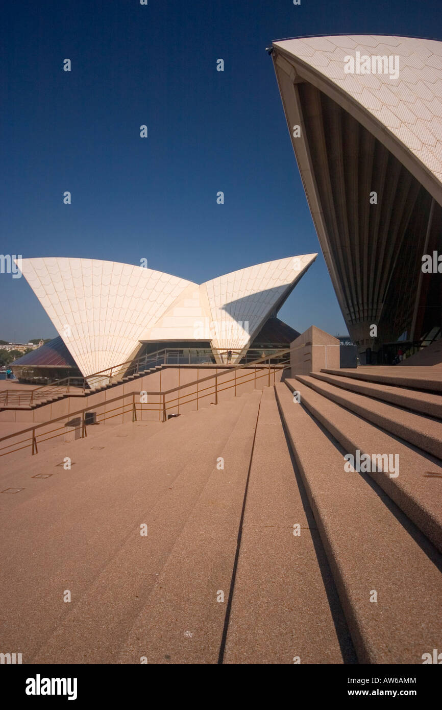 Sydney opera house in profile hi-res stock photography and images - Alamy