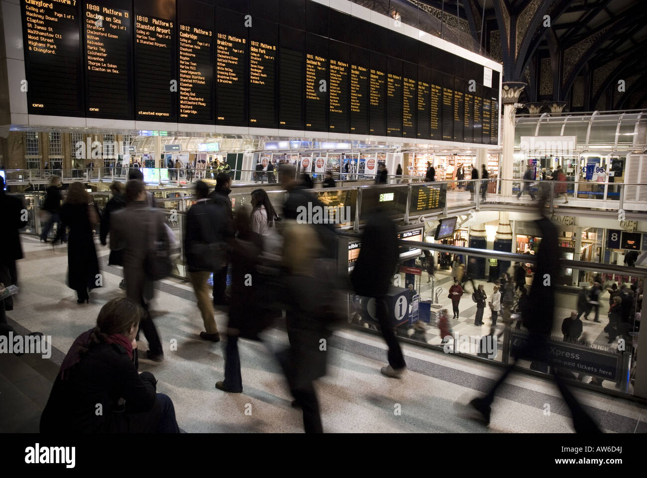 Commuters at Liverpool Street Station Stock Photo - Alamy