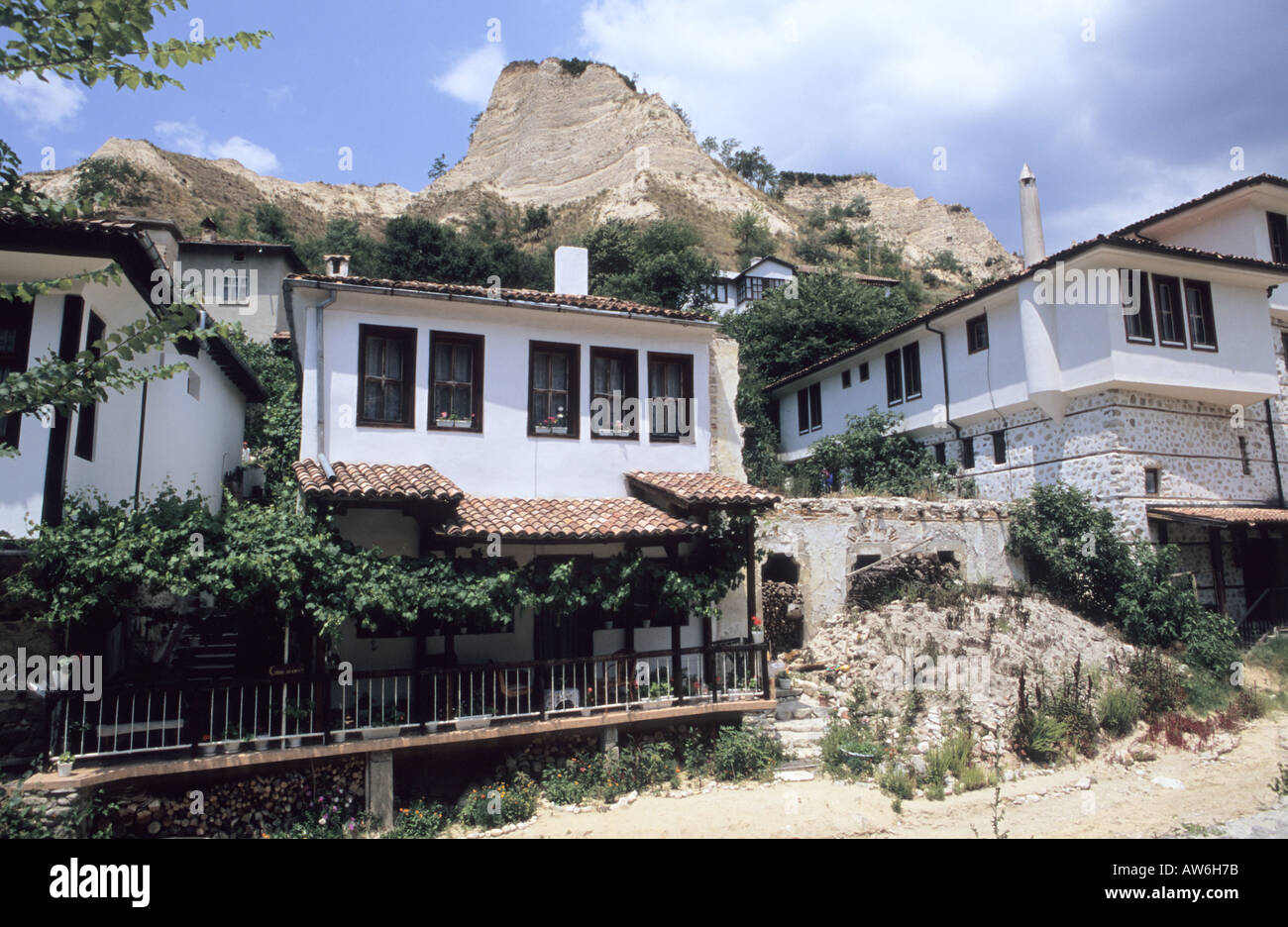 Typical Bulgarian living houses and characteristic cliffs in Melnik ...
