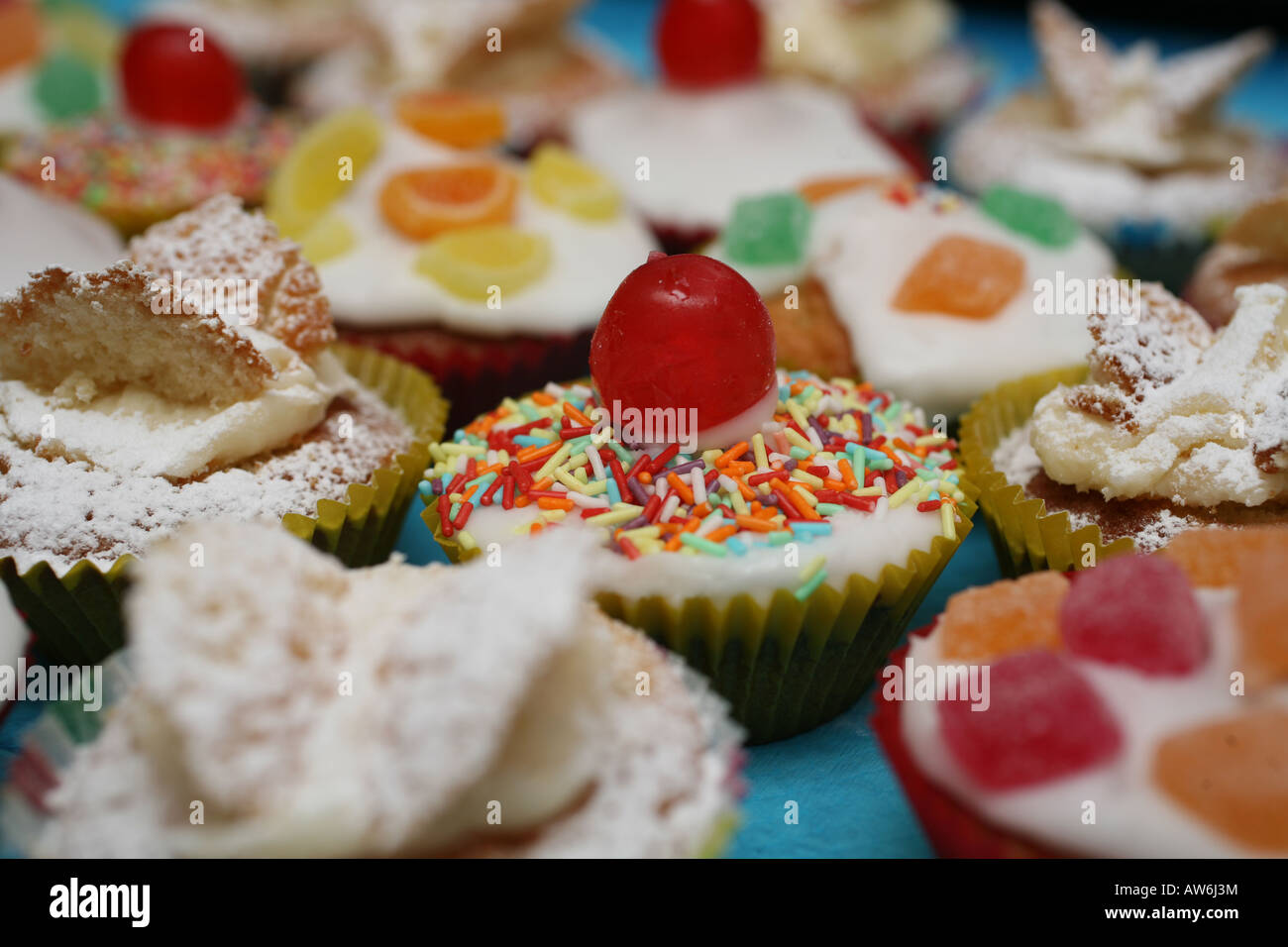 lots of yummy fairy cakes Stock Photo - Alamy