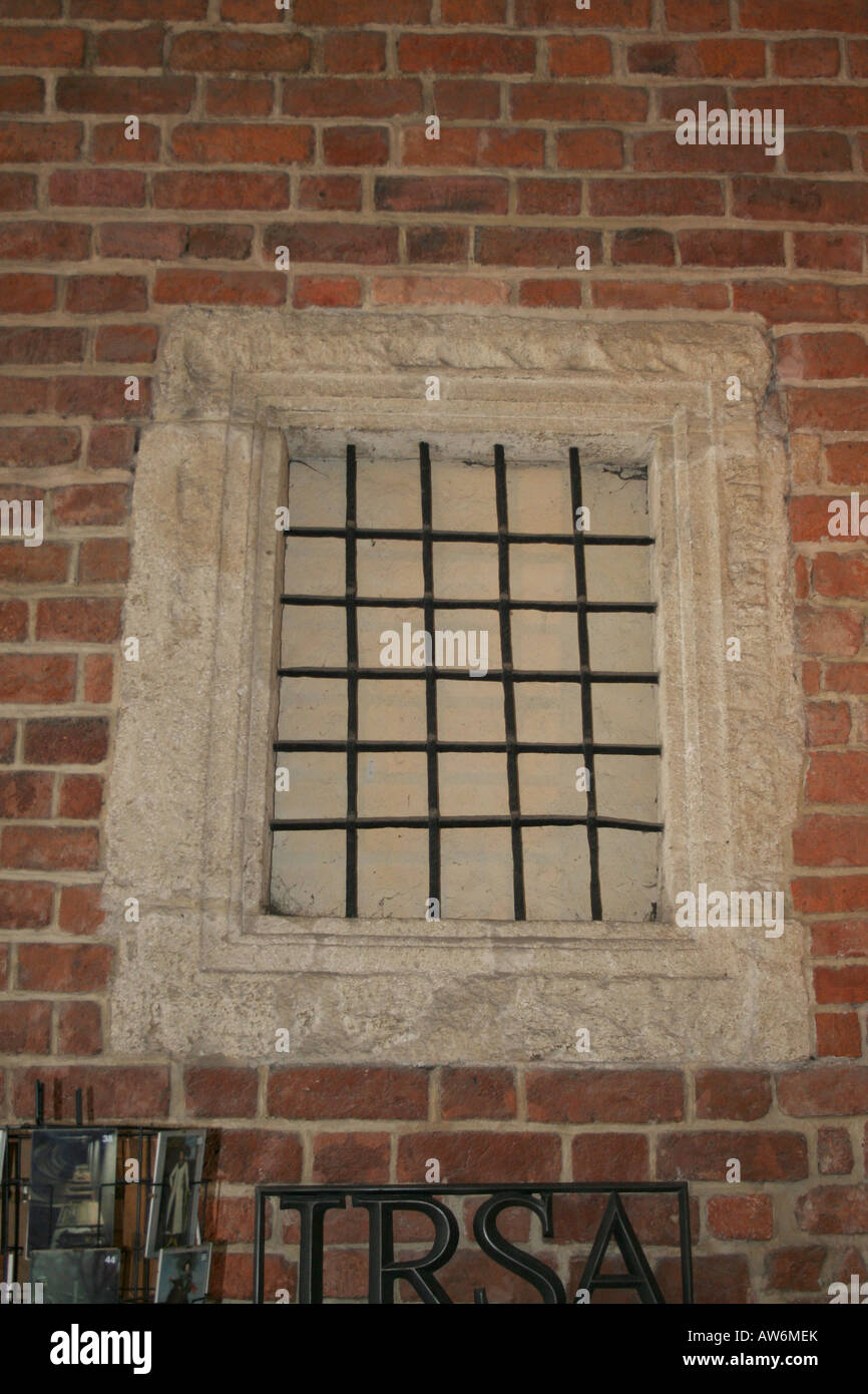 Prison grating hi-res stock photography and images - Alamy