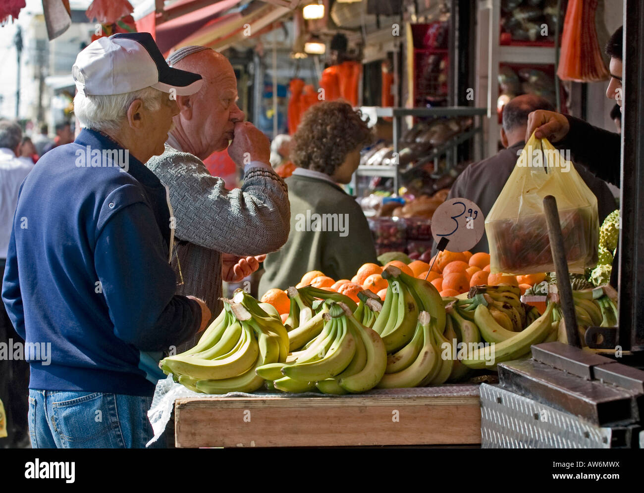 Israel tel aviv carmel market spice hi-res stock photography and images ...