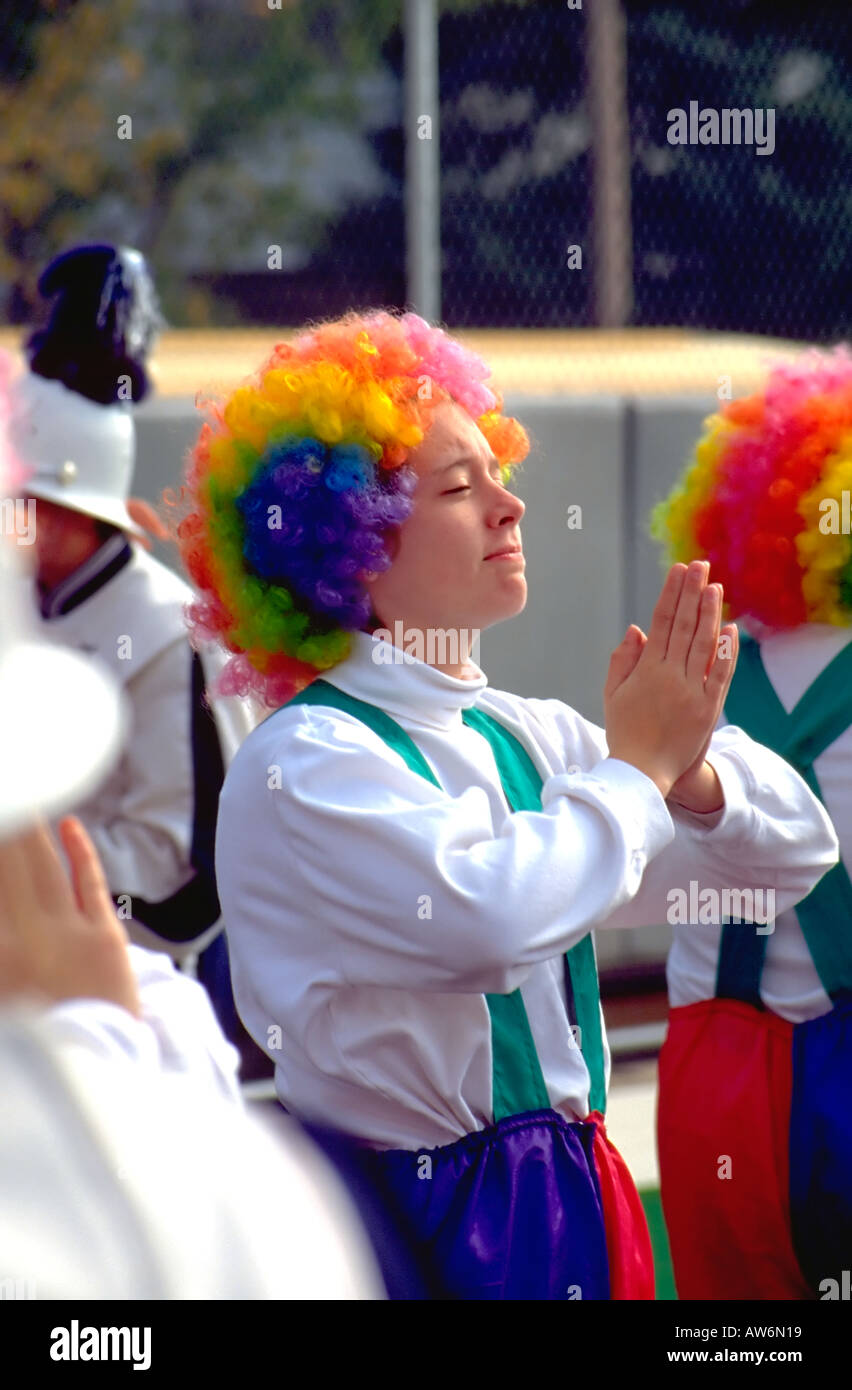 High school cheerleader performing hi-res stock photography and images ...