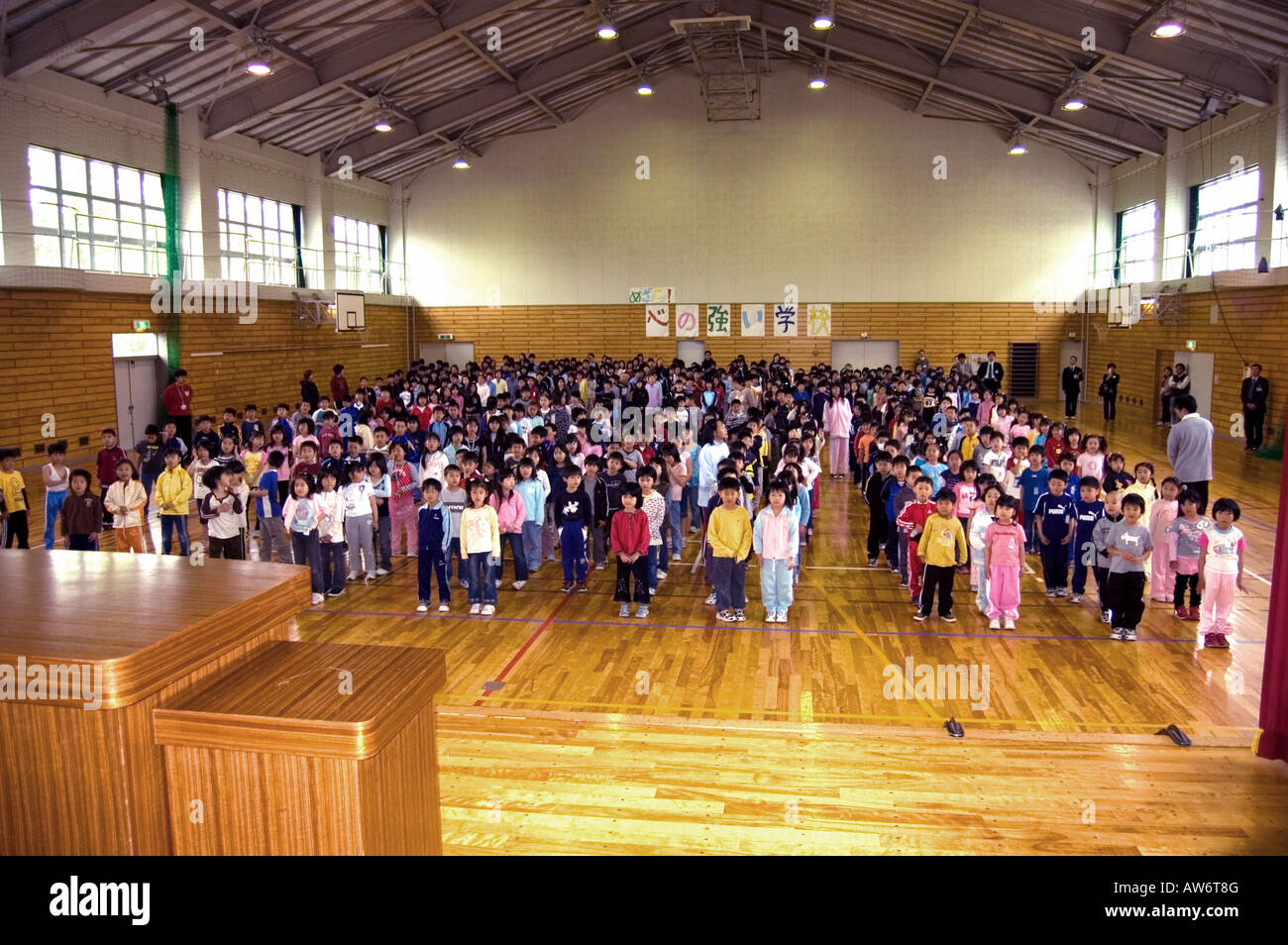 Japan school girl in uniform hi-res stock photography and images - Alamy