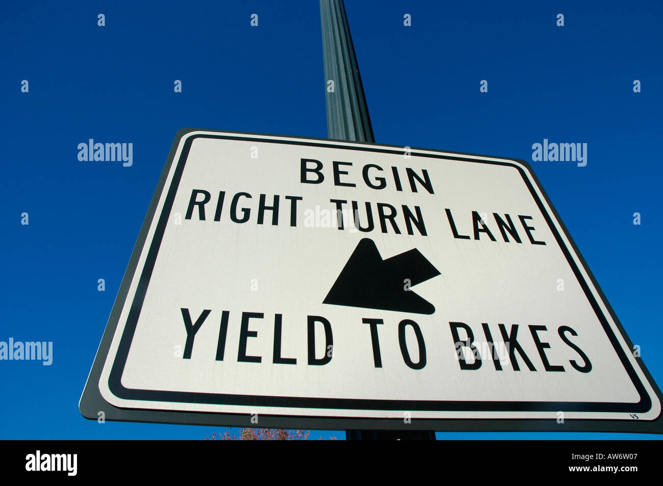 Right Turn Lane on Street where cars yield to bikes Stock Photo - Alamy