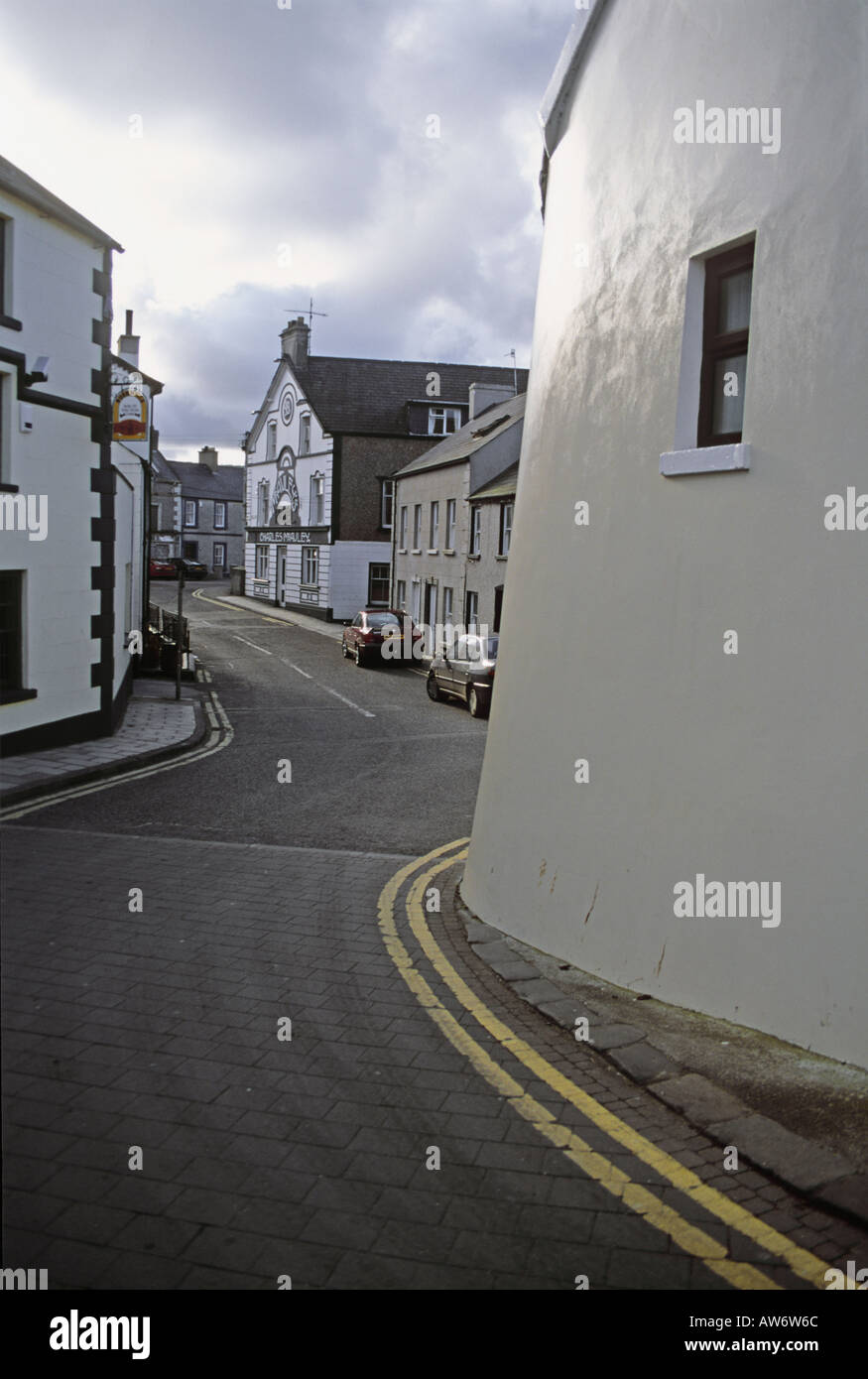 Street in northern ireland village hi-res stock photography and images ...