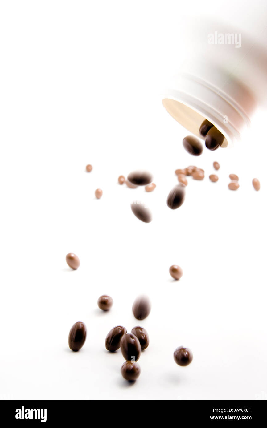 Pills falling out bottle hi-res stock photography and images - Alamy