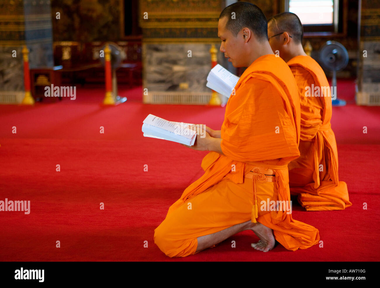 Kneeling monks in temple praying hi-res stock photography and images ...