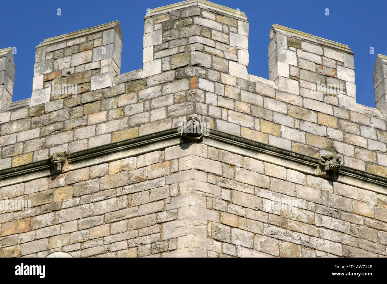Windsor castle gateway hi-res stock photography and images - Alamy