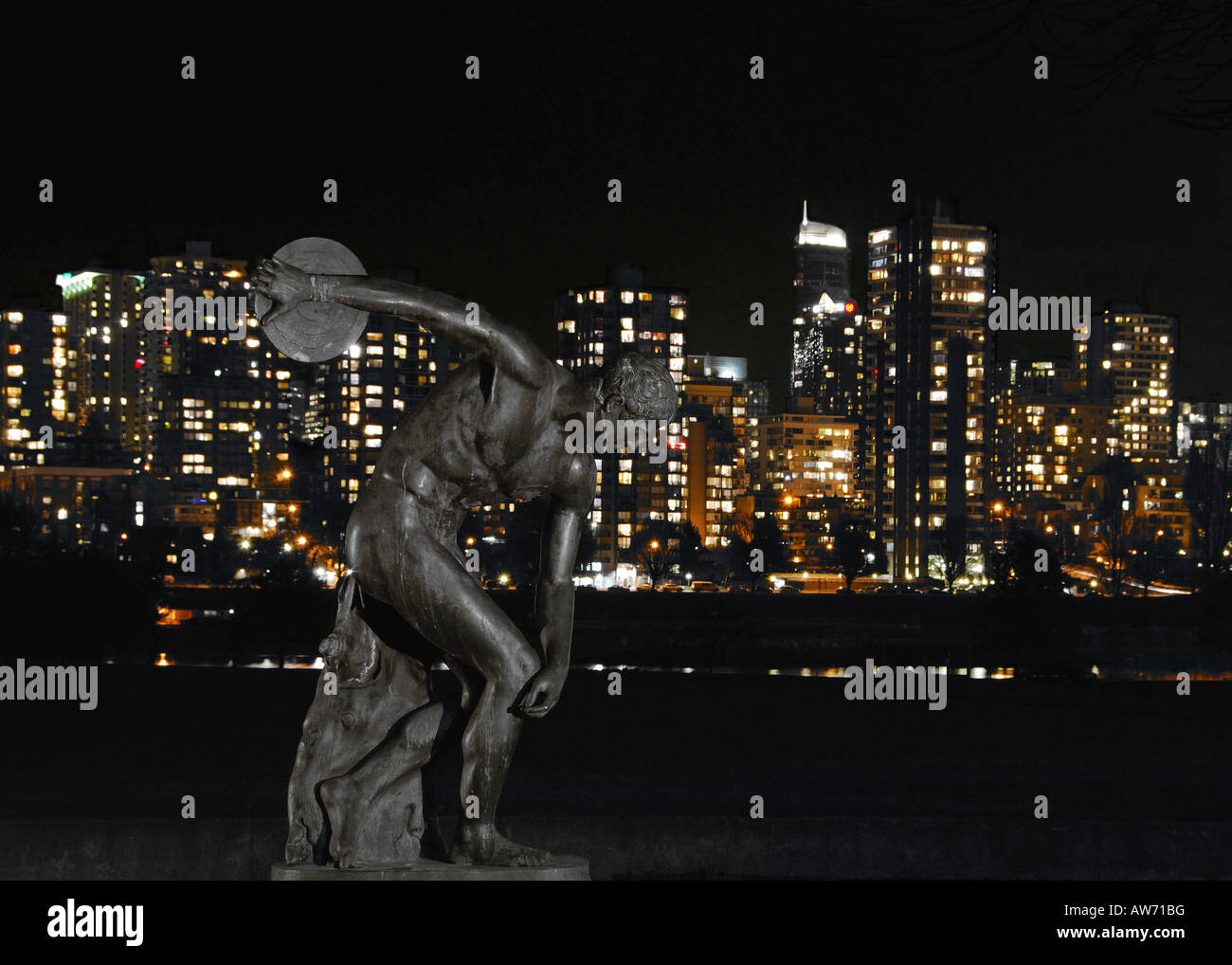 Discus thrower statue hi-res stock photography and images - Alamy