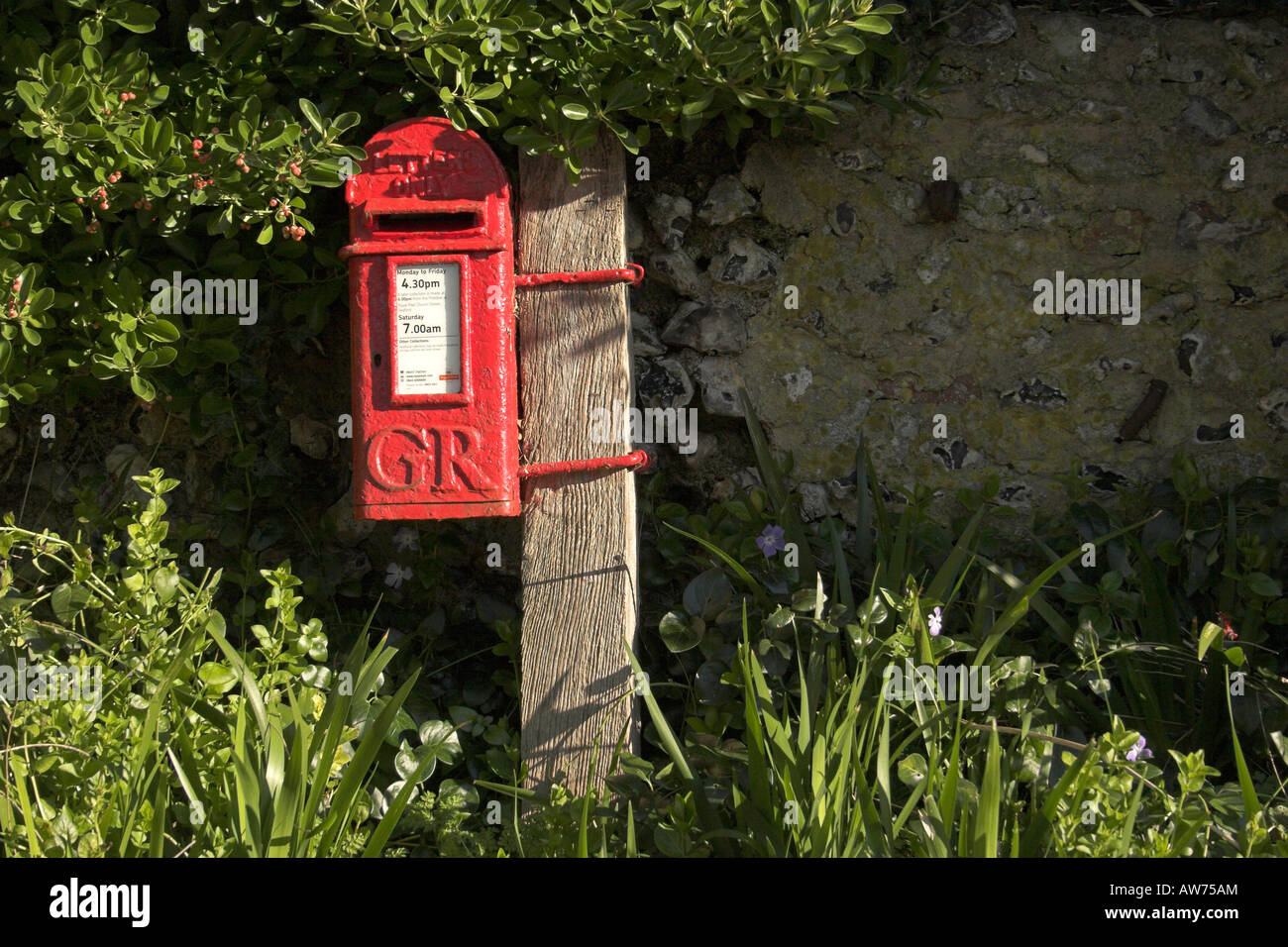 George v post box hi-res stock photography and images - Alamy