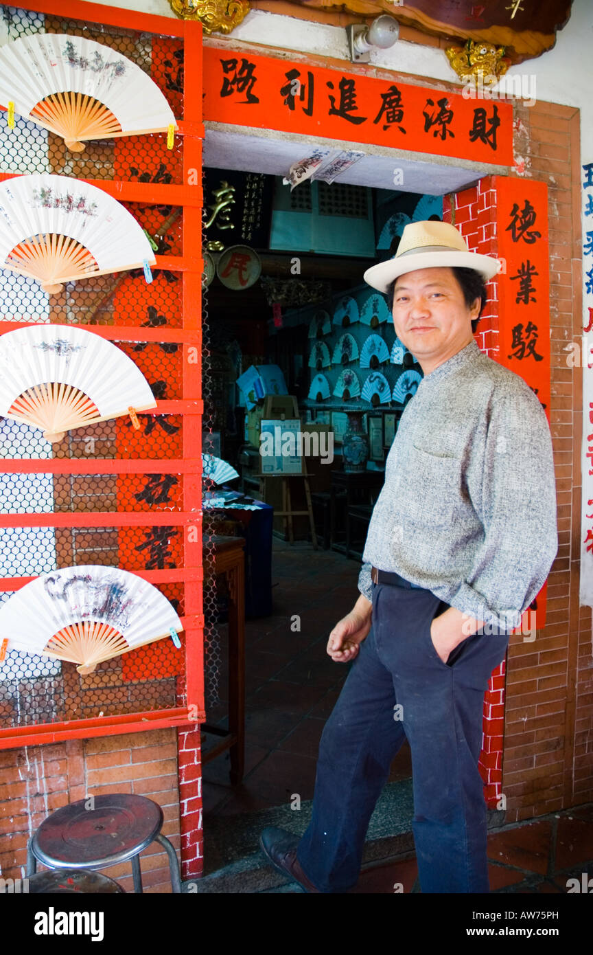 Chinese paper fans hi-res stock photography and images - Alamy