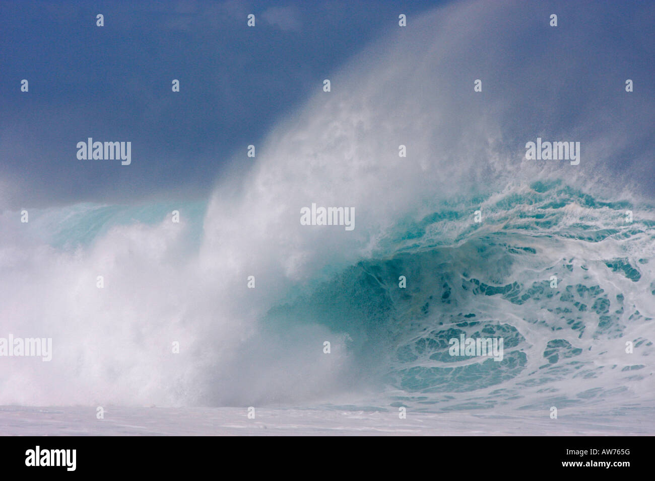 SURF WAVES ON THE CHAMPIONSHIP "PIPELINE" AT WAIMEA BEACH ON NORTH ...