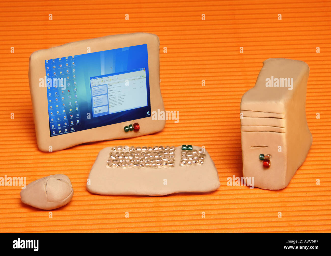 Computer with monitor, keyboard, and mouse Stock Photo - Alamy